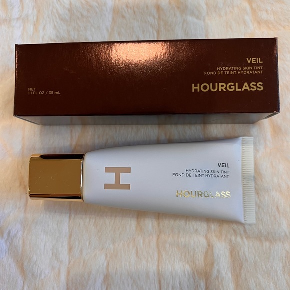 Hourglass | Makeup | Hourglass Veil Skin Tint Shade 3 | Poshmark